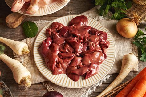 닭 간 고기 및 신선한 야채 뼈 육수 또는 수프를 만드는 재료 Bone Broth에 대한 스톡 사진 및 기타 이미지 Bone Broth 가금류 간 내장류 Istock