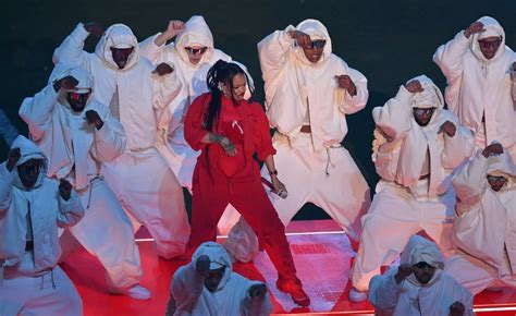 Rihannas Sexual Super Bowl Show Hit With Over 100 Complaints By