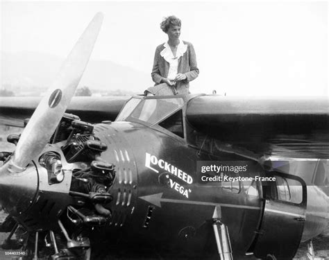 In Los Angeles The Pilot Amelia Earhart Posed Standing On Her Plane Photo Dactualité