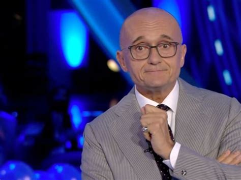 Grande Fratello Alfonso Signorini Richiama Beatrice Luzzi In Diretta