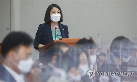 용혜인 회의장 내 아이 동반법 제안설명 연합뉴스