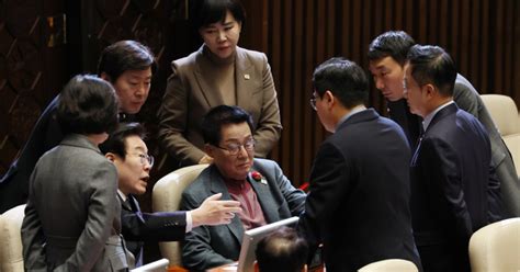 민주 “한덕수 직무유기 혐의로 고발”…상설특검 후보 추천 의뢰 방기