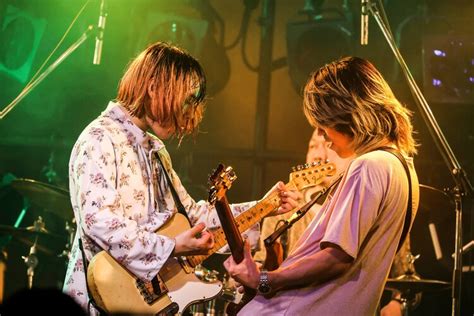 左から下川リヲ（vo G）、夏目創太（g Cho）。（撮影：森好弘） 挫・人間2年ぶりツアー中！脱退直前の夏目、下川の“除霊”宣言に