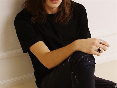Coiffure Homme Cheveux Longs Crinière Domptée Ou Pas