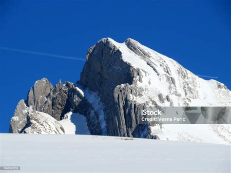 알프슈타인 산맥과 아펜첼 알프스 매시프 알트성 요한 스위스 세인트 갈렌의 광저우 의 흰색 담요 0명에 대한 스톡 사진 및 기타 이미지 Istock