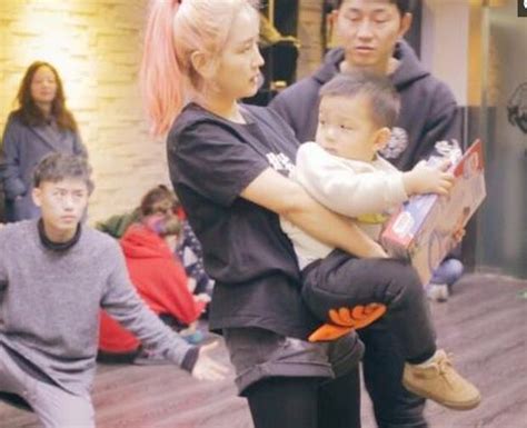 何潔你這樣非主流，不會對七寶造成深深的心裡陰影嗎 每日頭條