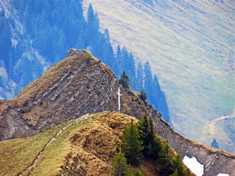 瑞士皮拉图斯山脉和埃门塔尔阿卑斯山的blauetosse高山峰高清图片下载 正版图片506551173 摄图网
