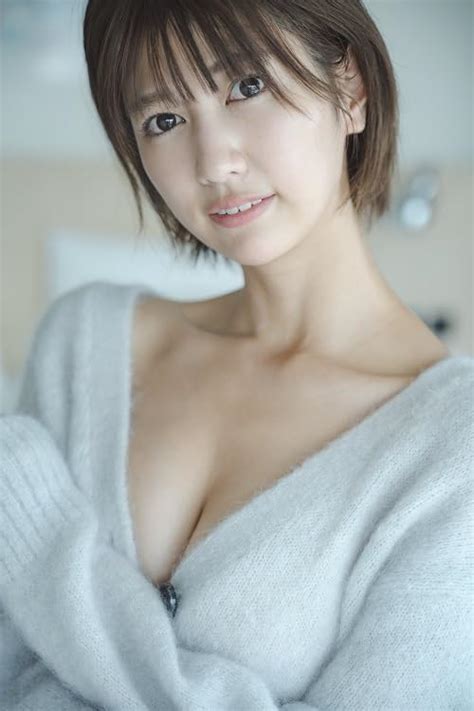元NMB48研究生でABEMA専属アナウンサーの瀧山あかね 29 台湾で撮った初写真集でグラドルにも引けを取らないビキニ姿にww エロチカ