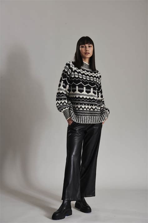 Line — Pya Importer