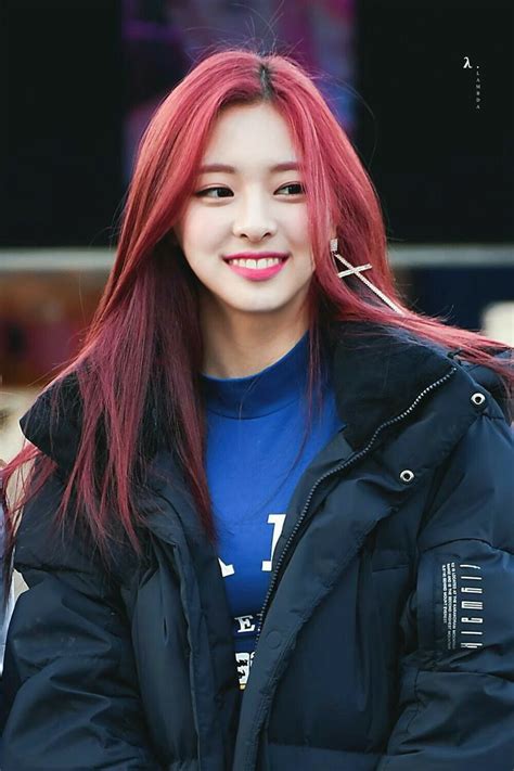 Yuna Itzy Selebritas Rapper