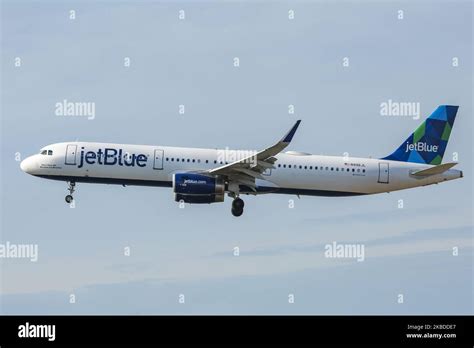 Jetblue Airways Airbus A321 Specifically A321 231wl As Seen On Final
