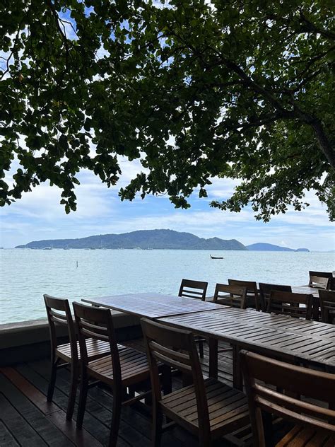 泰國普吉島得獎無數的人氣餐廳～海灣第一排吹海風、曬太陽、吃美食！ Yahoo奇摩汽車機車