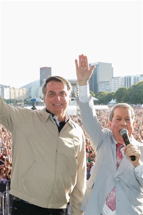 Jair Bolsonaro Divulga Foto Oficial Com A Faixa Presidencial