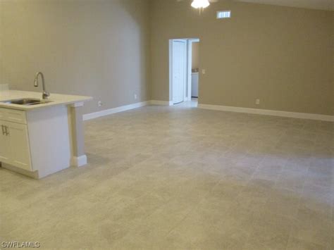 4228 Santa Barbara Blvd S Cape Coral Fl 33914 Townhome Rentals In