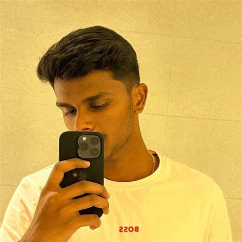 Navaneeth Navaneeth 21 • Threads Say More