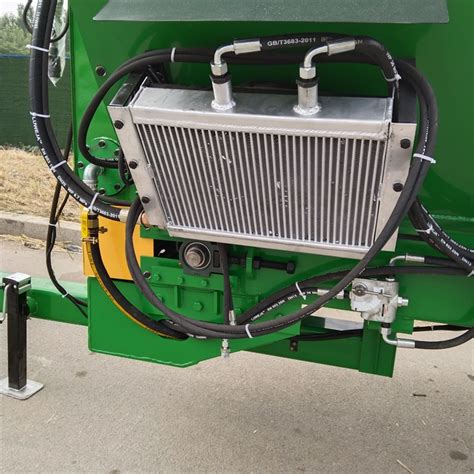 牵引式撒肥机价格 8方液压农用撒粪车 大型农家粪撒粪机 山东汇富品牌制造商牵引式撒肥机价格山东精驰机械有限公司