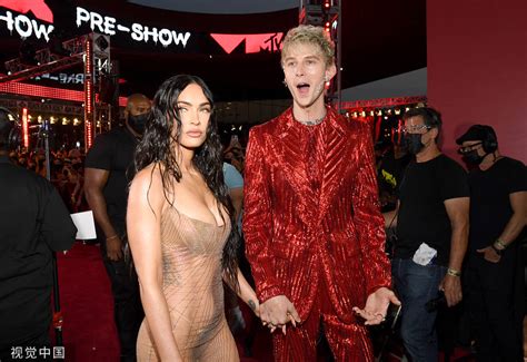 Mtv音乐奖红毯 梅根和男友暧昧互动透视装极致诱惑 搜狐大视野 搜狐新闻