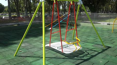 Juegos Inclusivos Cuáles Son Las Plazas Con Un Espacio Para Personas