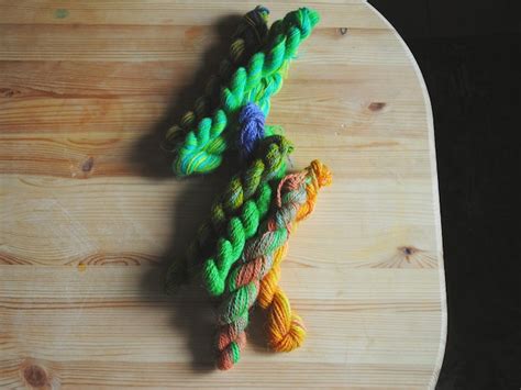 Premium Photo Wool Lying On Wooden Table