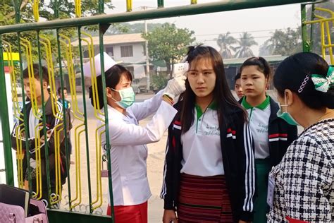 သီပေါမြို့နယ်တွင် တက္ကသိုလ်ဝင်စာမေးပွဲ ဖြေဆိုကြသည့် ကျောင်းသား ကျောင