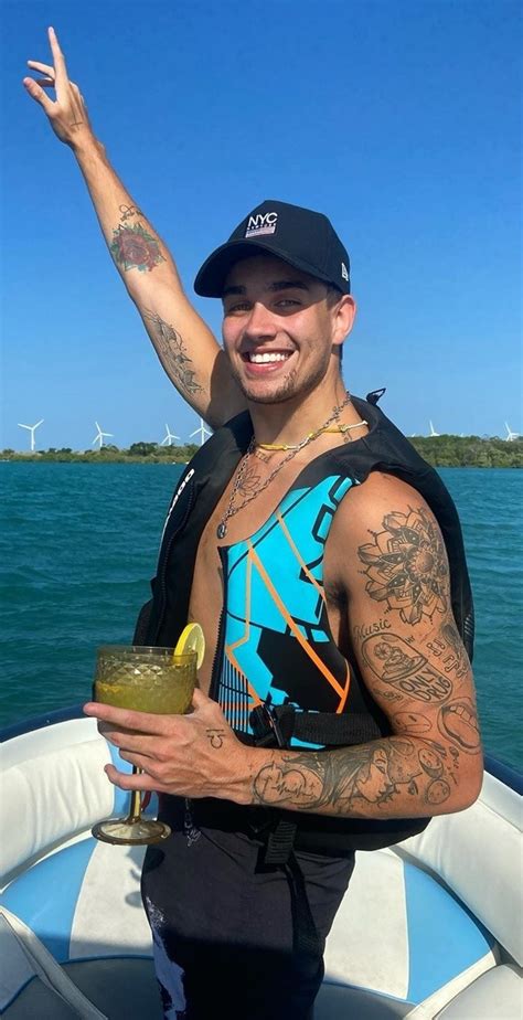 Fotos Do Cantor Rafa Almeida Nu Pelado Gostoso Nu