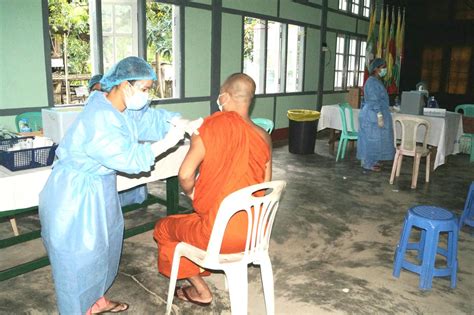 လယ်ဝေးမြို့၌ ကိုဗစ် ၁၉ရောဂါ ကာကွယ်ဆေး တတိယနေ့ ဆက်လက်ထိုးနှံ Information And Public Relations