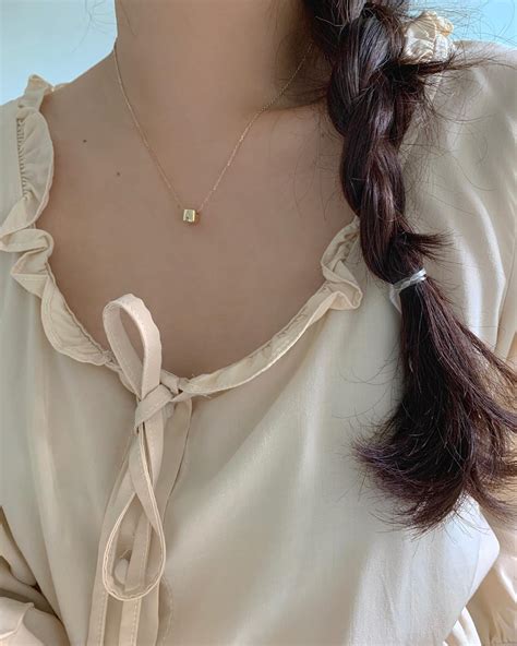 더 오브 목걸이가 너무 예뻐서 무려 네착장이나 입어봤다 🤍다 잘 어울리는것 같은 만능 목걸이🥴