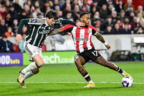 Man Utds Lisandro Martinez Victor Lindelof Out For A Month With