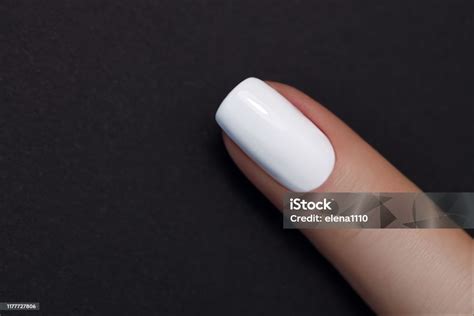 매니큐어와 흰색 손가락 네일 포인트 고립 된 배경 손톱을 그리기 0명에 대한 스톡 사진 및 기타 이미지 0명 네일 살롱 매니큐어 미용술 Istock