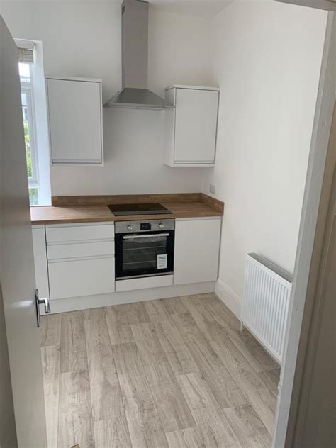 Teignmouth 1 Bed Flat Coombe Vale Road Tq14 To Rent Now For £865