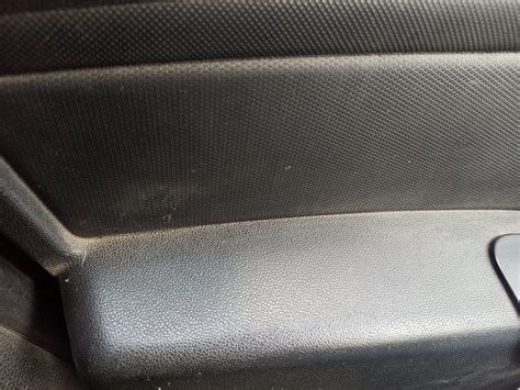 Трещина на дверной карте — Renault Logan (1G), 1,6 л, 2010 года ...