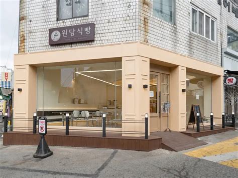 화이트and우드톤 아늑하고 포근한 분위기 모던 컨셉 10평 빵집 인테리어 고양 덕양구 성사동
