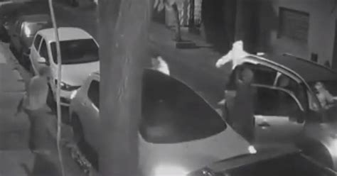 Flores Salía Con Su Hijo En Brazos Y Tres Delincuentes Lo Encañonaron