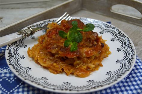 Karkówka pieczona w kapuście w sosie słodko kwaśnym przepis PrzyslijPrzepis pl
