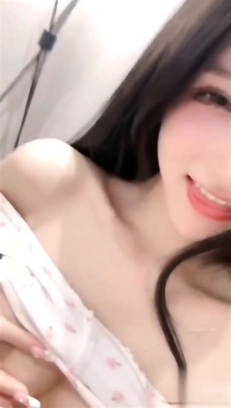 极品美女自慰诱惑白浆流了一地 Eporner