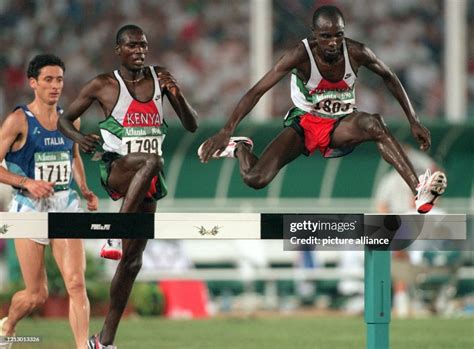 Der Kenianer Joseph Keter überspringt Ein Hindernis Hinterihm Sein News Photo Getty Images