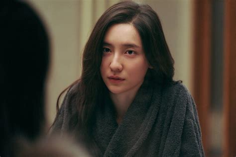 네번의 베드신 개연성 있는 박지현 전라 노출 히든페이스5일 연속 한국 영화 박스오피스 1위 노출 그 이상의 작품성에 호평 일색