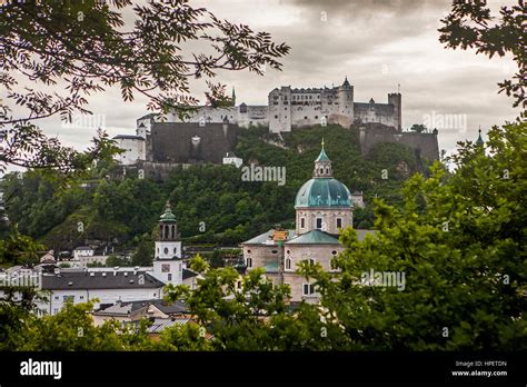 Blick Auf Salzburg Von Hochsalzburg Fotos Und Bildmaterial In Hoher