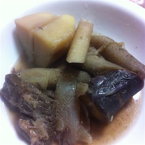 今日の煮物：新ジャガ、新ごぼう、紫にんじん、玉ねぎ、ソーキ Ippei Suzuki Flickr