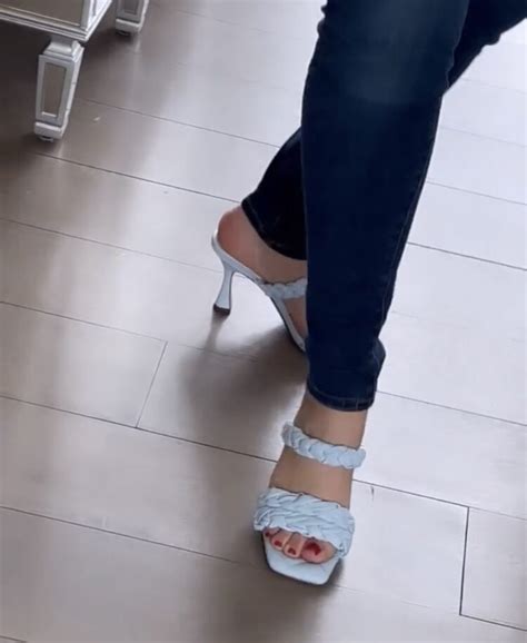 Joelle Feet