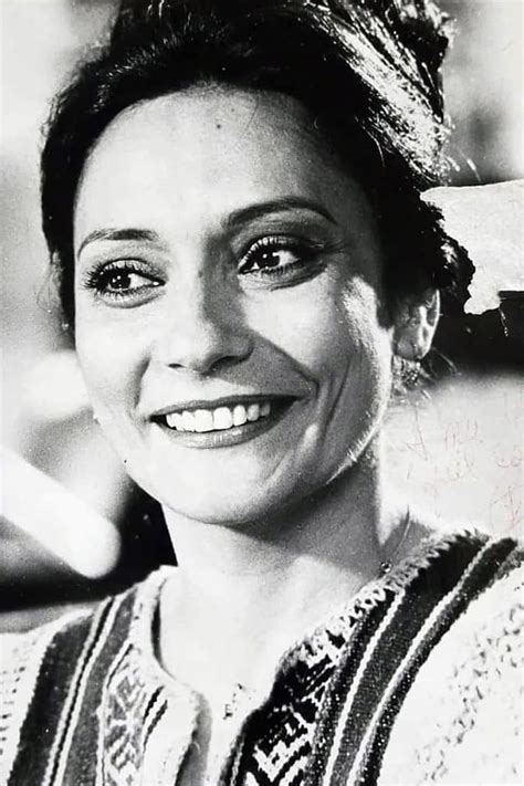 Dora Baret About Entertainmentie