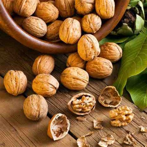 Usare le noci in cucina proprietà e benefici della frutta secca