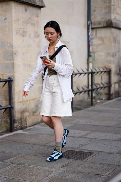Довгі шорти наймодніший вибір цього літа серед вуличних модниць Читайте на Ukr Net