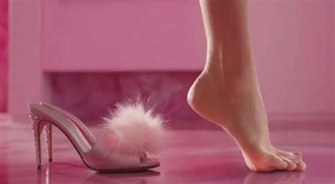 Chrissy Teigen Cant Get Enough Of Margot Robbies Feet In Barbie