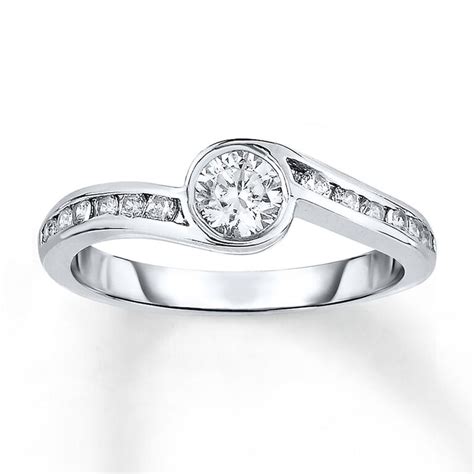 15 Bezel Set Engagement Rings For Trendsetters