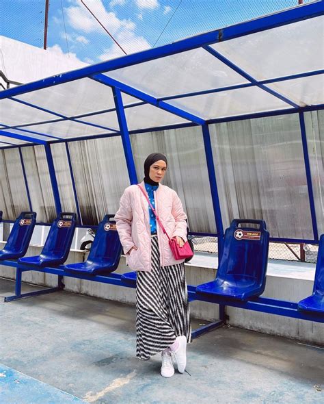 7 Ide Memadukan Rok Pattern Ala Tantri Namirah Eye Catching