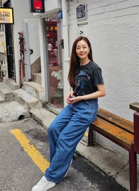 패션엔 오나라 청바지 입고 간곳 어디 와이드 데님핏의 꾸안꾸 데이트룩
