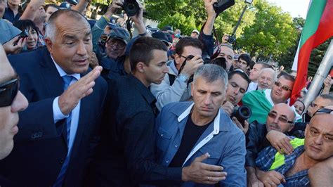 Борисов Орешарски като държавен служител е дошъл на митинг и да хвърли