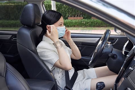 女白领开车上班佩戴口罩 动作 女性