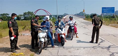 ကျိုက်မရော၌ မိဘပြည်သူများသို့ အသိပေးထုတ်ပြန်ချက်များအား လူစည်ကားရာနေရာများ၌ နှိုးဆော်အသိပေး